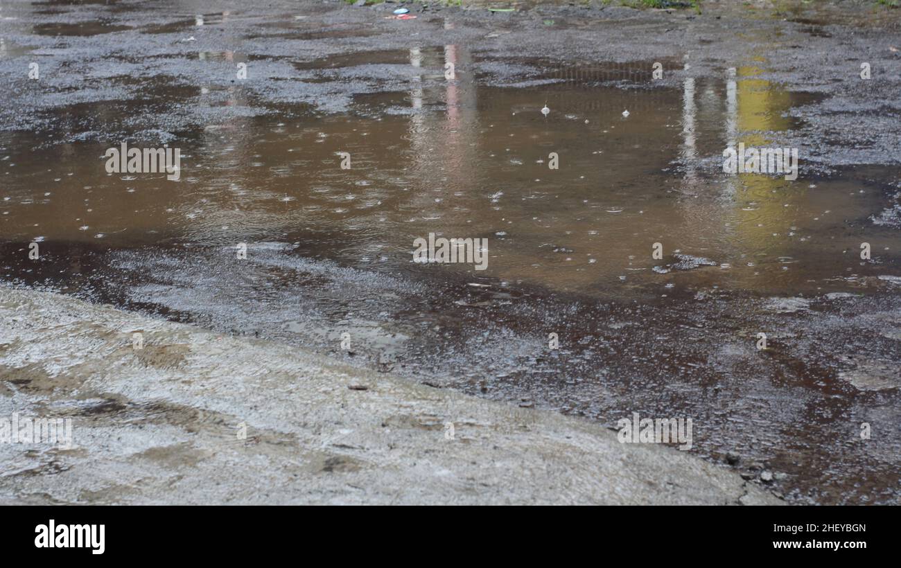 Drizzling outside hi-res stock photography and images - Alamy