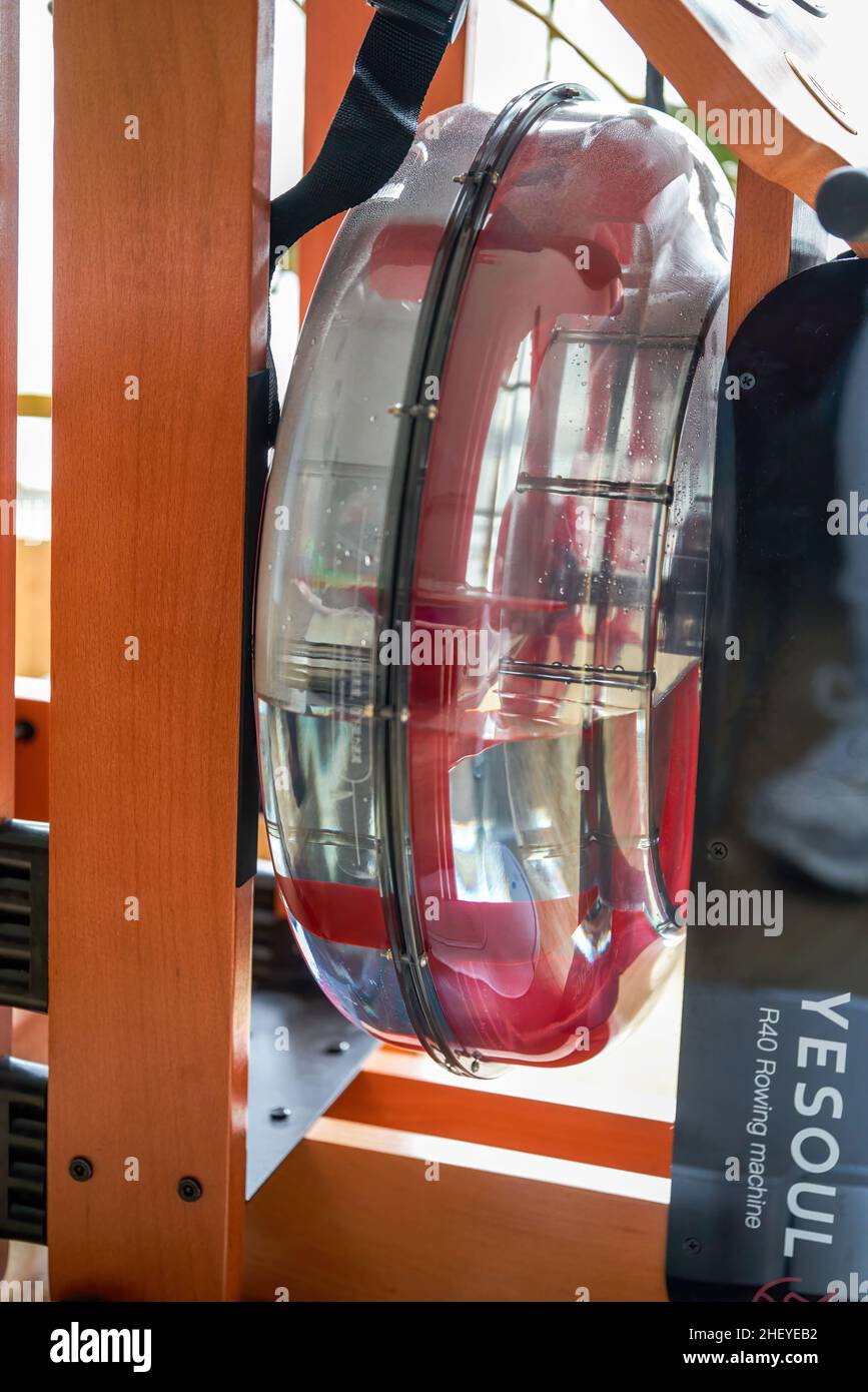 Water resistance rowing machine hi-res stock photography and images - Alamy
