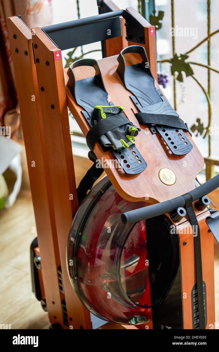 Water resistance rowing machine hi-res stock photography and images - Alamy