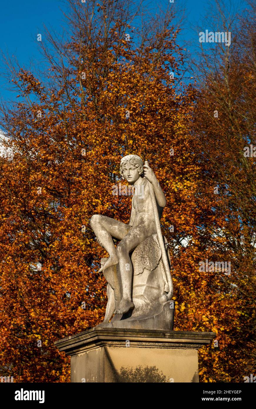Classical statue come hi-res stock photography and images - Alamy