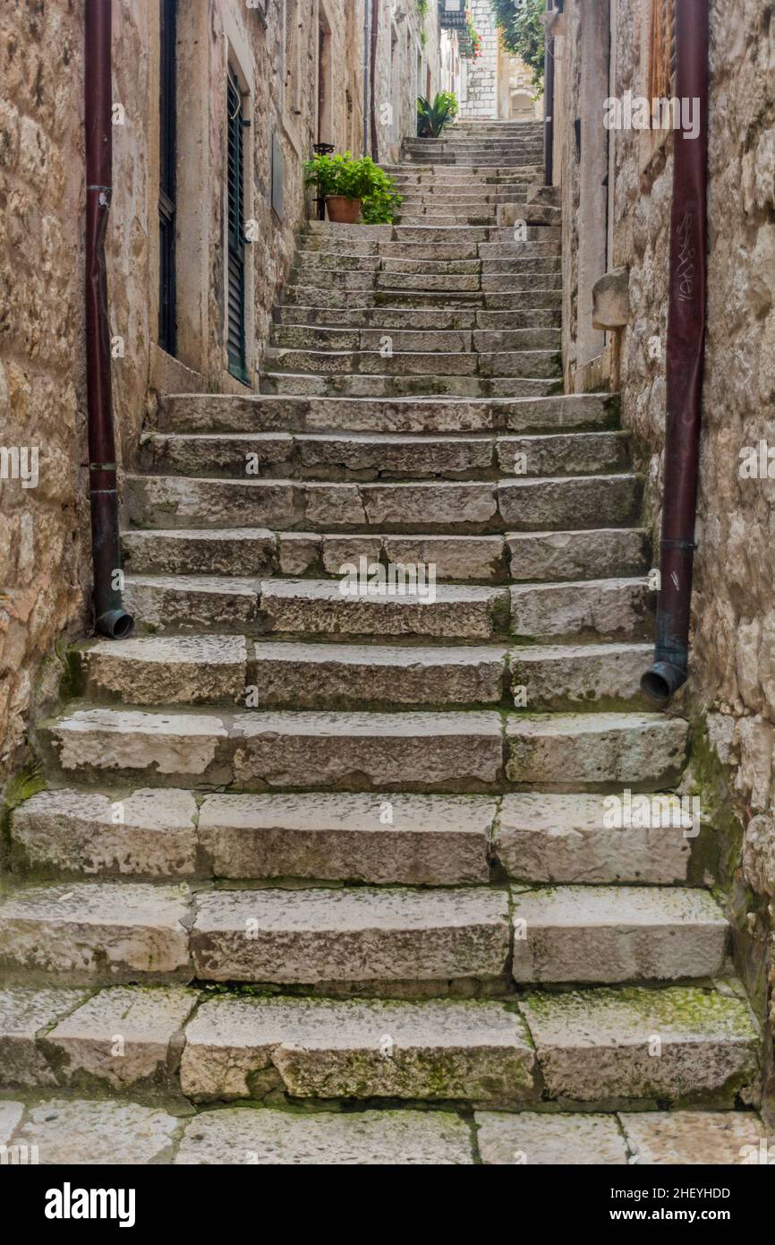 Old paved street stairs hi-res stock photography and images - Alamy