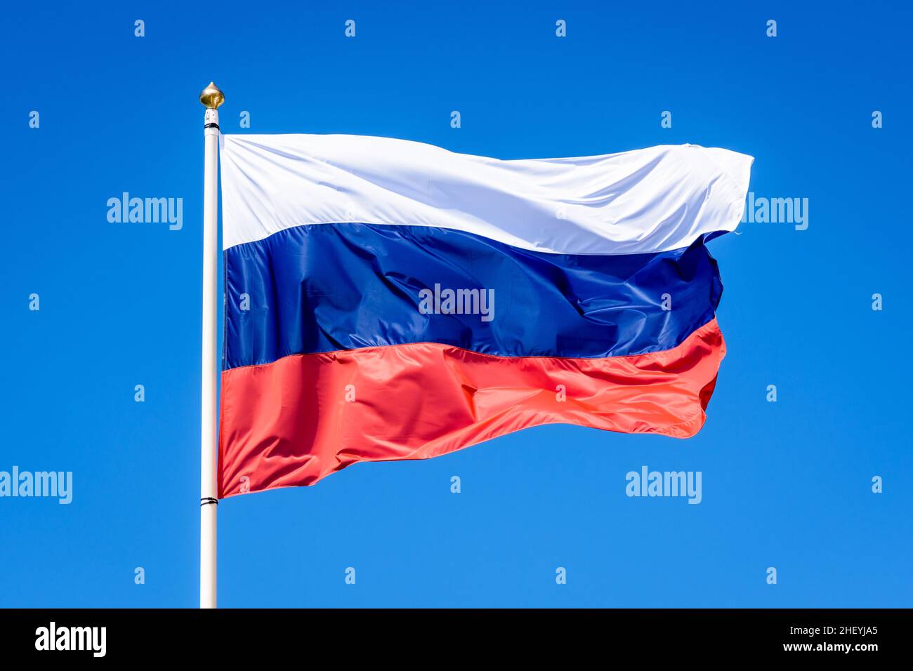Full mast flag hi-res stock photography and images - Alamy