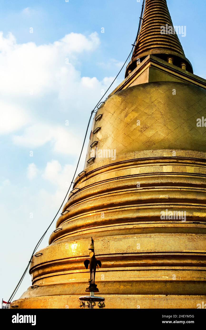 temple Wat Saket, the golden mountain in Bangkok Stock Photo - Alamy