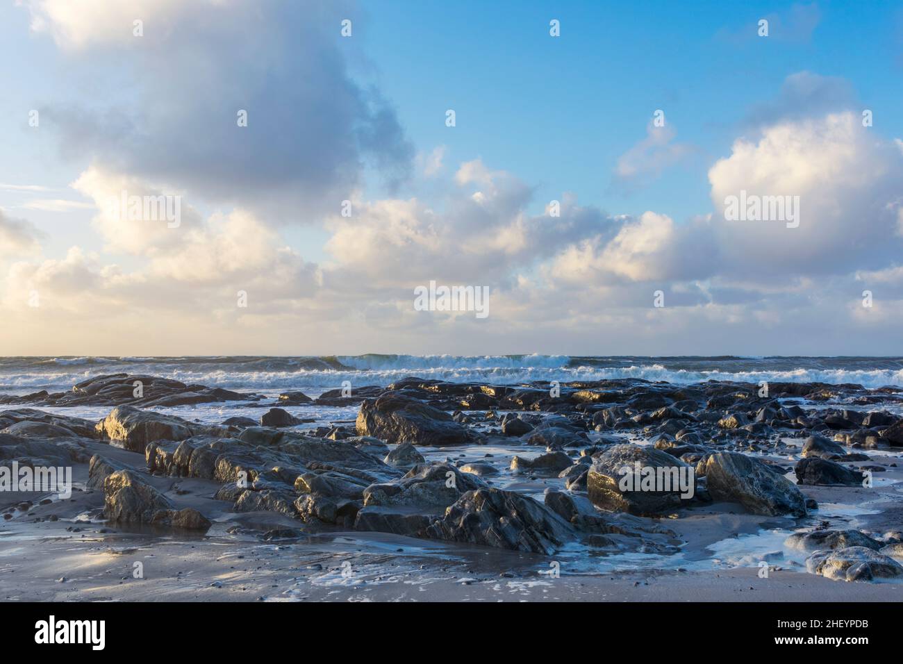 Dramatic sky crashing waves hi-res stock photography and images - Alamy