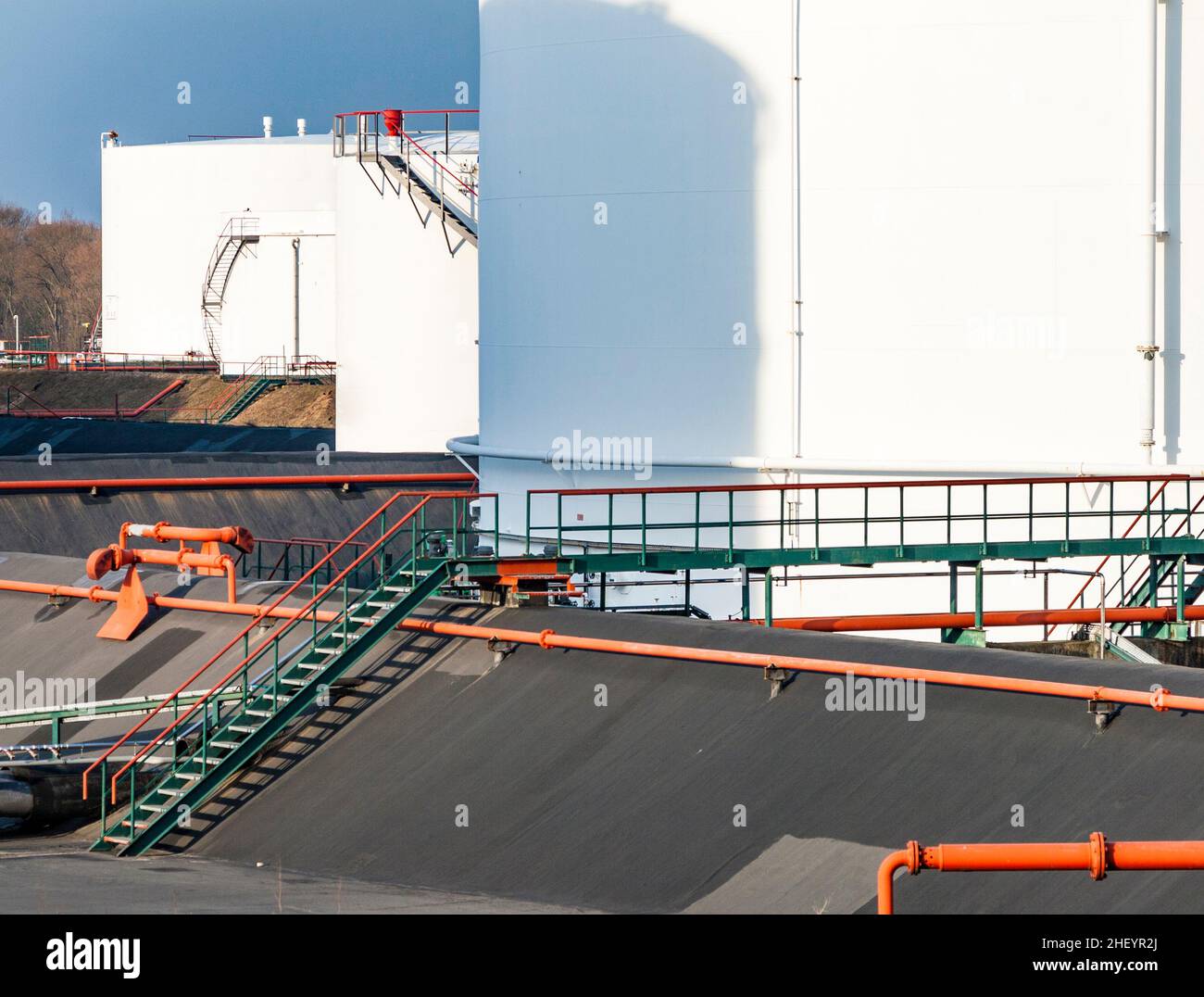 white tanks in tank farm with blue sky Stock Photo - Alamy