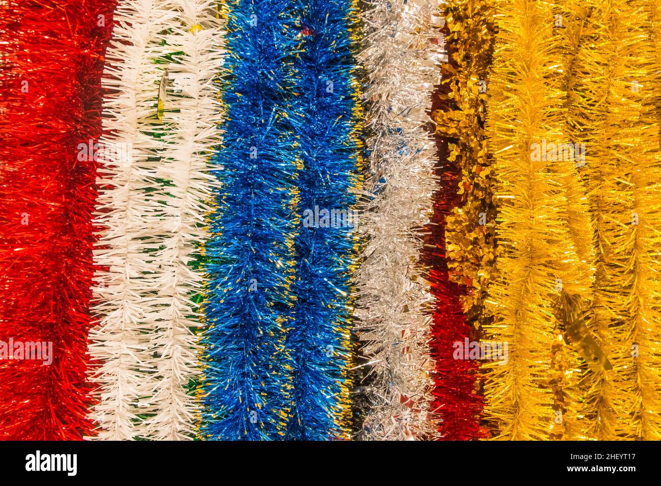 Green christmas tinsel border hi-res stock photography and images - Alamy