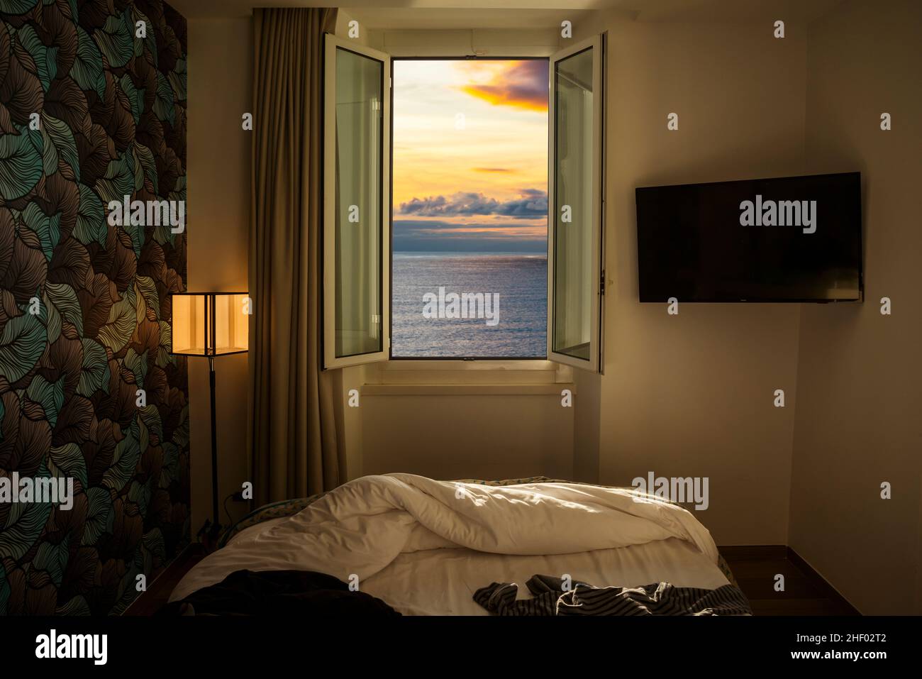 Sleep open window hi-res stock photography and images - Alamy