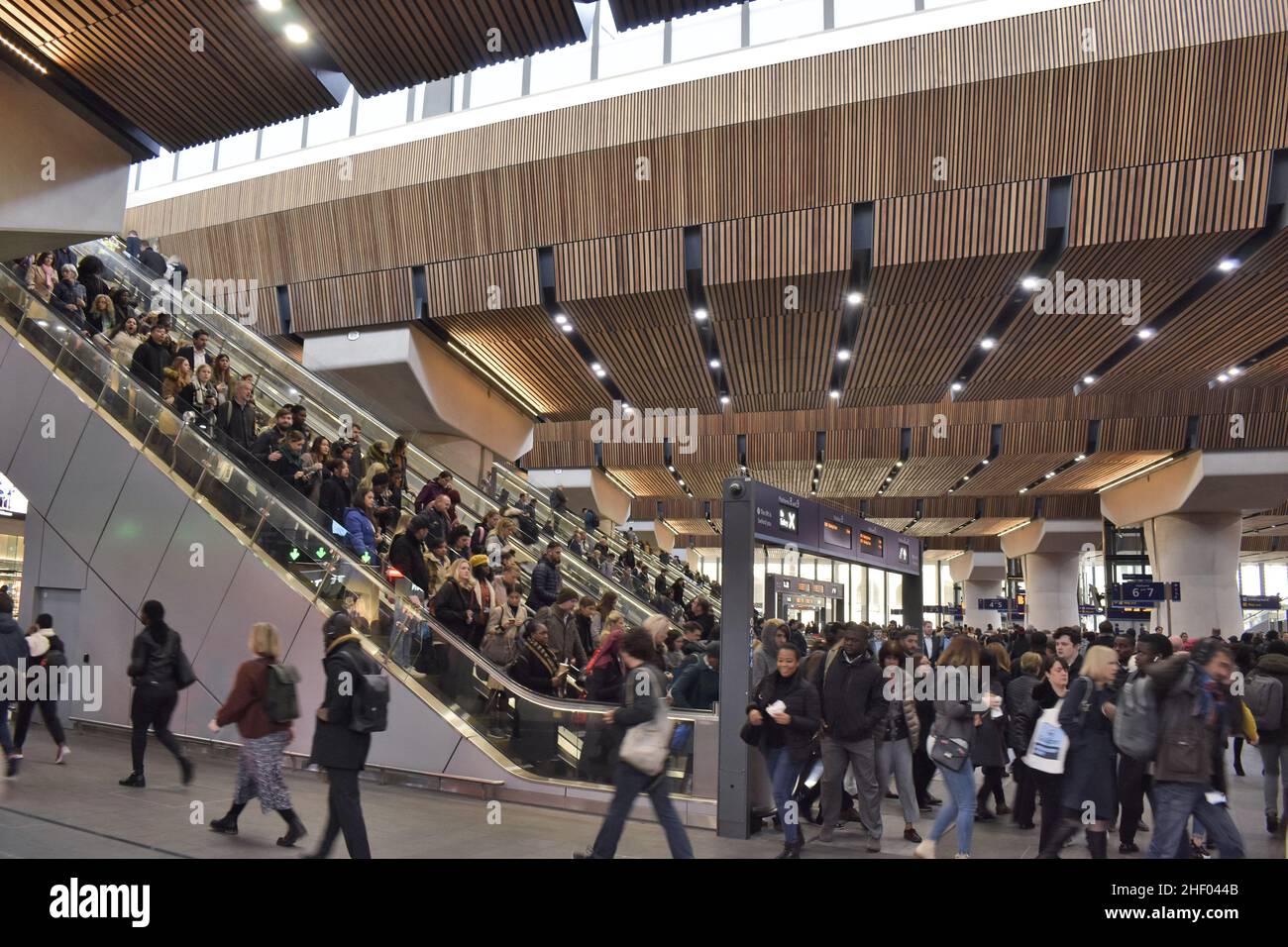 Morning commuters at London Bridge Station - modern concourse with ...
