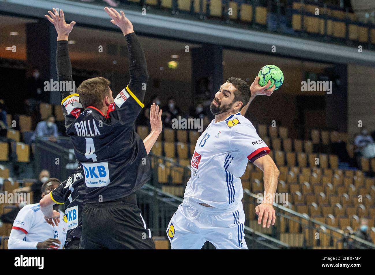Nikola KARABATIC (FRA, r.), Throwing, at the throw; Action, game scene ...