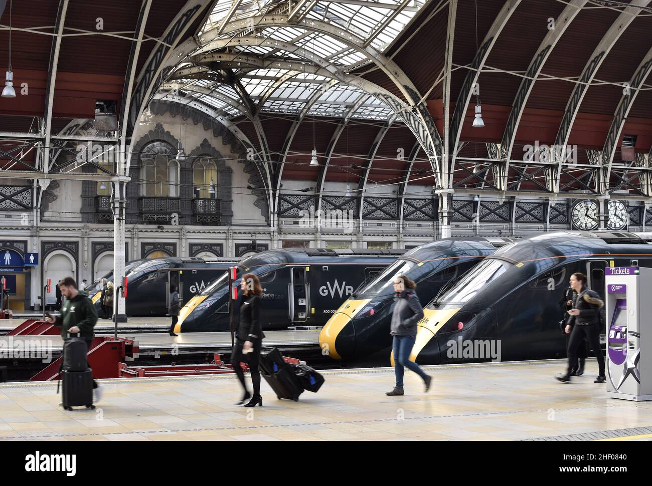 GWR - Great Western Railway trains at platform, Paddington Station in ...