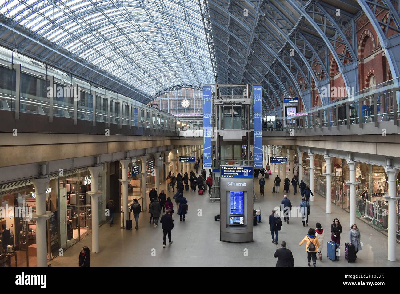 St Pancras International station, arcade with shops and restaurants and ...