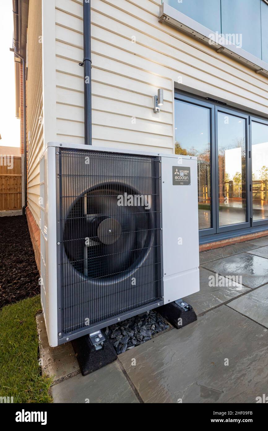 Mitsubishi electric ecodan r32 hi-res stock photography and images - Alamy