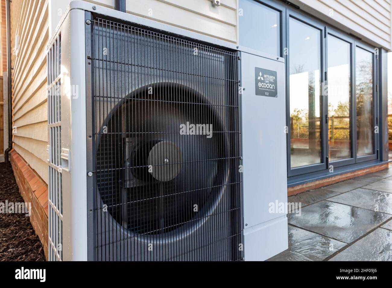 Mitsubishi Electric Ecodan R32 - Air Source Heat Pump Stock Photo - Alamy