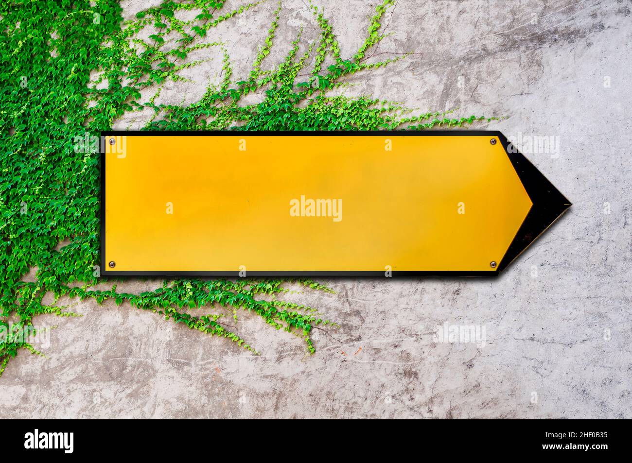 Arrow wall hanging hi-res stock photography and images - Alamy