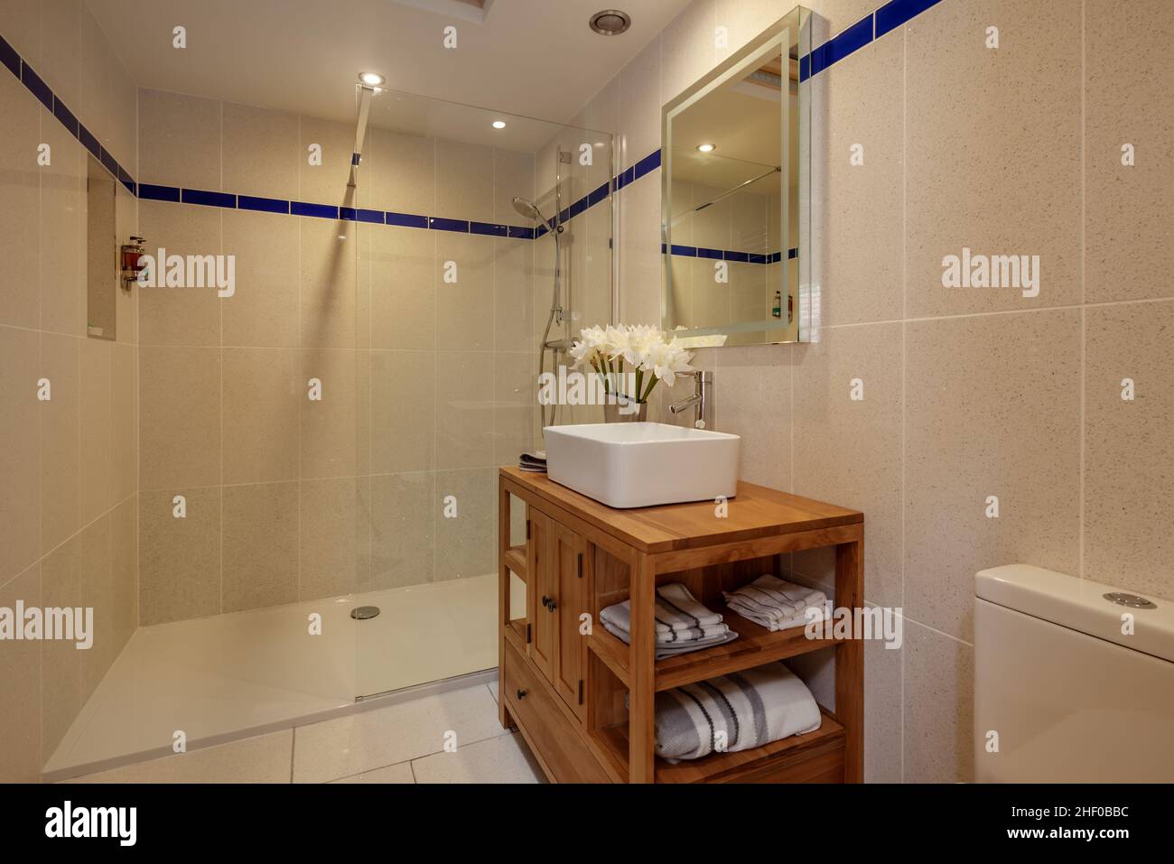 Abbotsley, Cambridgeshire - 24 July 2018: Luxury modern en suite shower ...