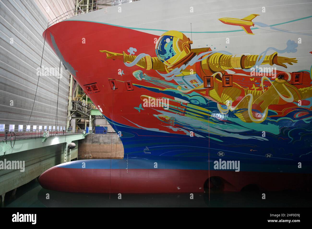 Global dream cruise liner hi-res stock photography and images - Alamy