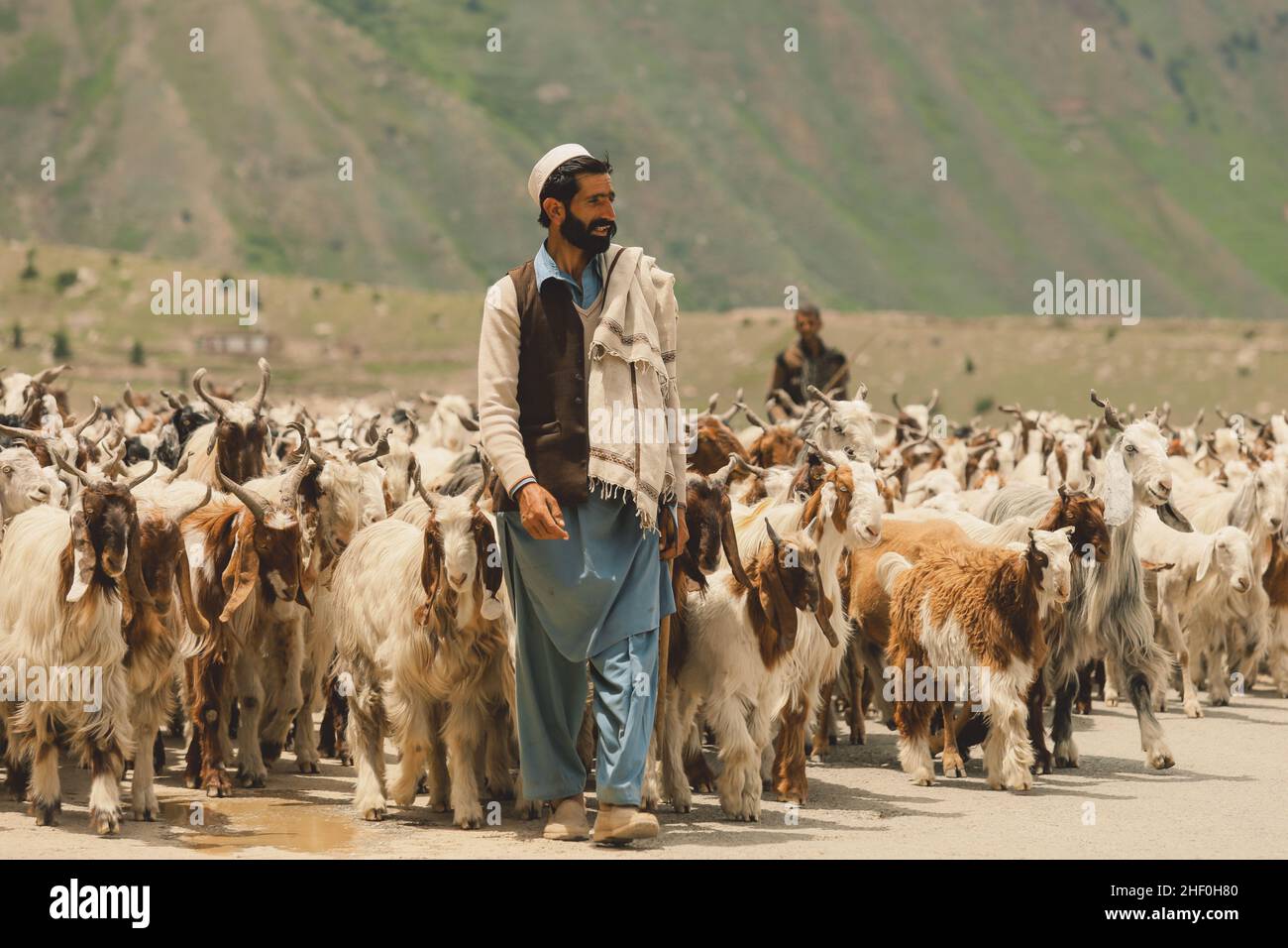 Pakistani traditional dress hi-res stock photography and images - Alamy