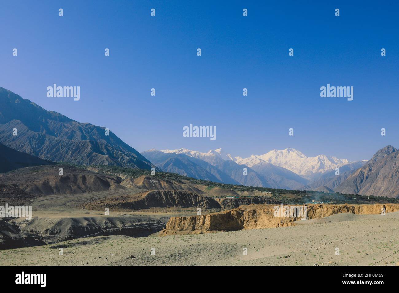 Amazing View to the Snow Capped Mountain Peaks in the Gilgit Baltistan ...