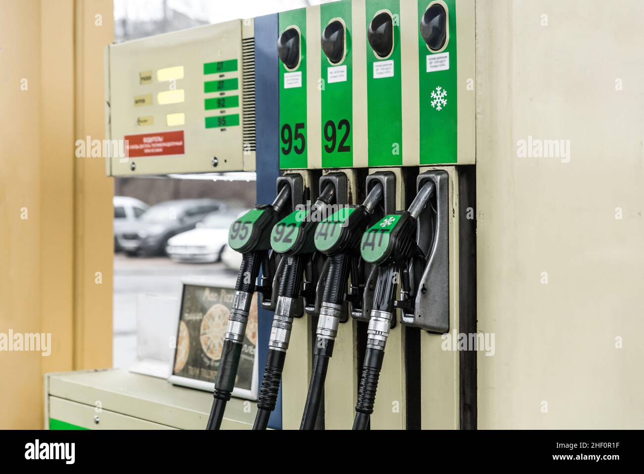 Refueling vehicle gas station hi-res stock photography and images - Alamy