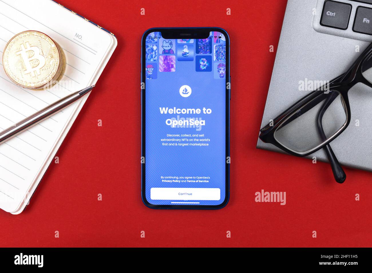 Nifty gateway logo hi-res stock photography and images - Alamy