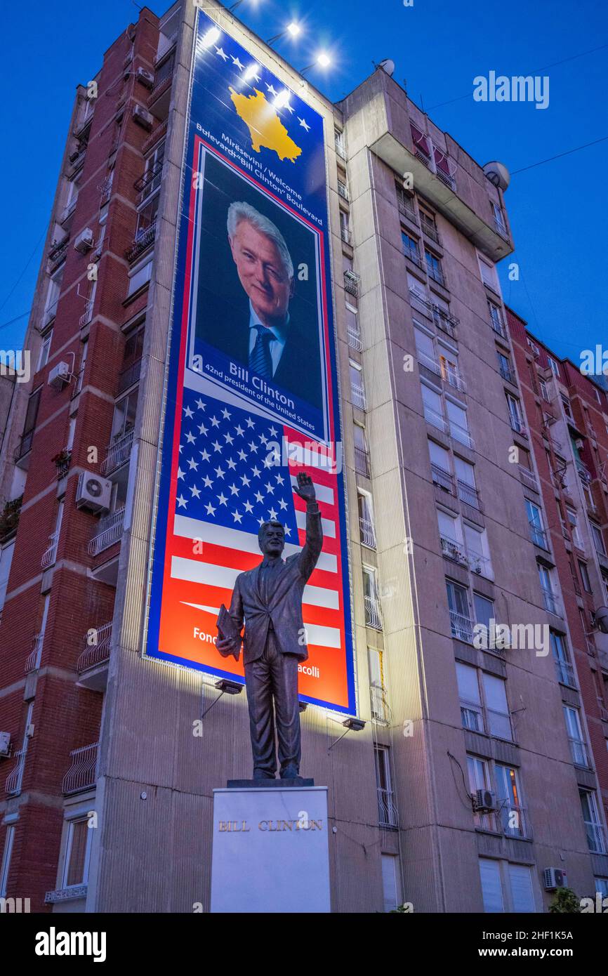 Mural poster of Bill Clinton in Pristina, Kosovo Stock Photo - Alamy