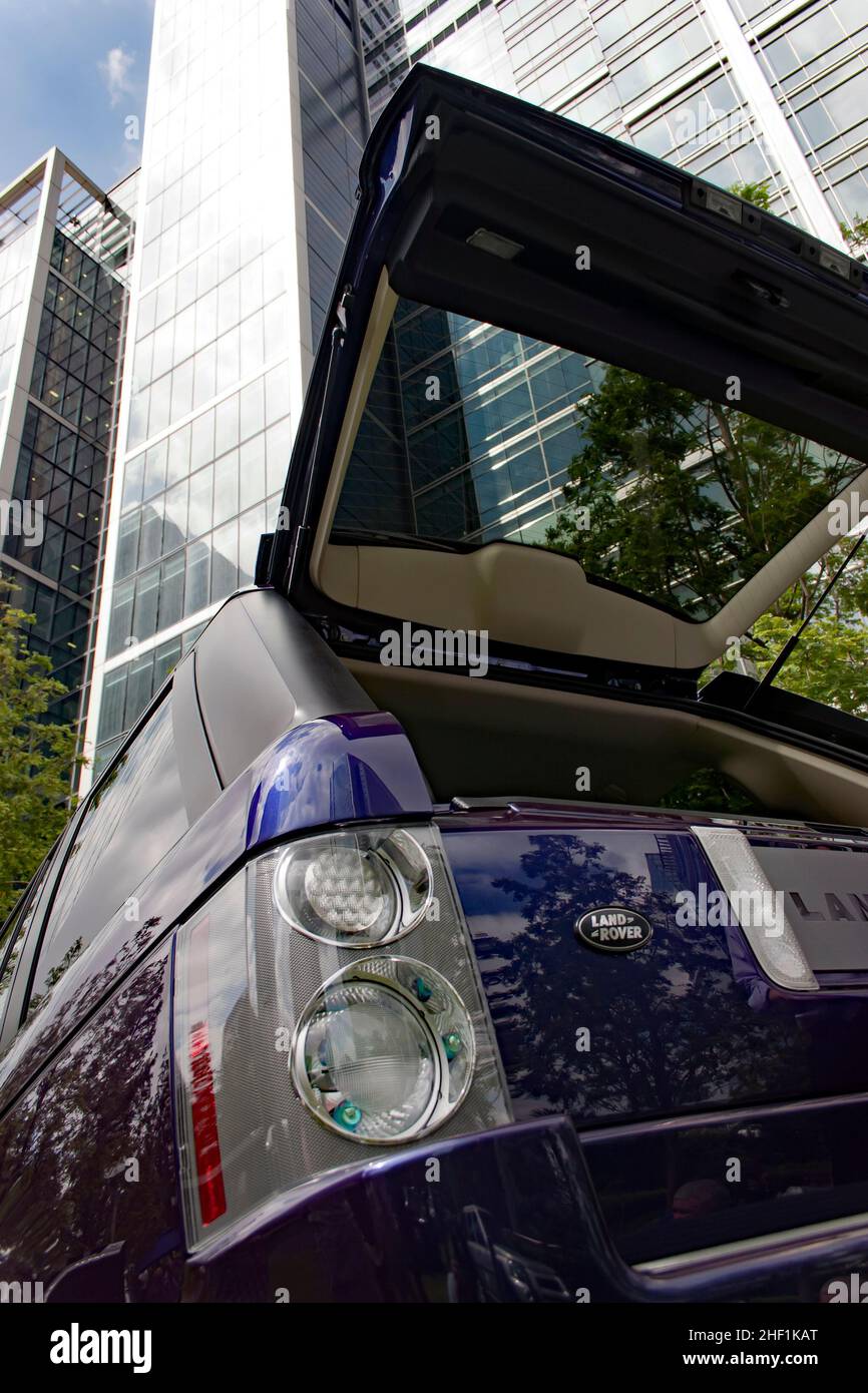 Land rover on display land rover plant hi-res stock photography and ...