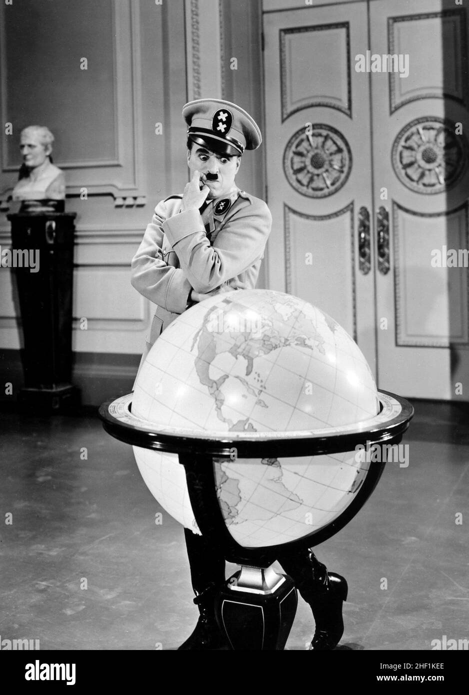 CHARLIE CHAPLIN in THE GREAT DICTATOR (1940), directed by CHARLIE ...
