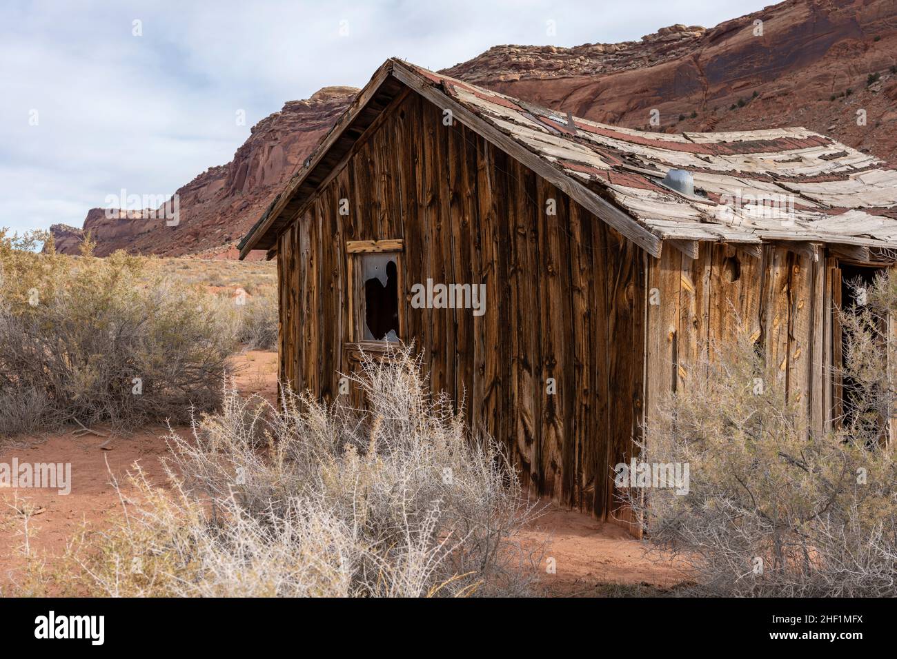 An abandoned cabin in Comb Wash in southern Utah Stock Photo - Alamy