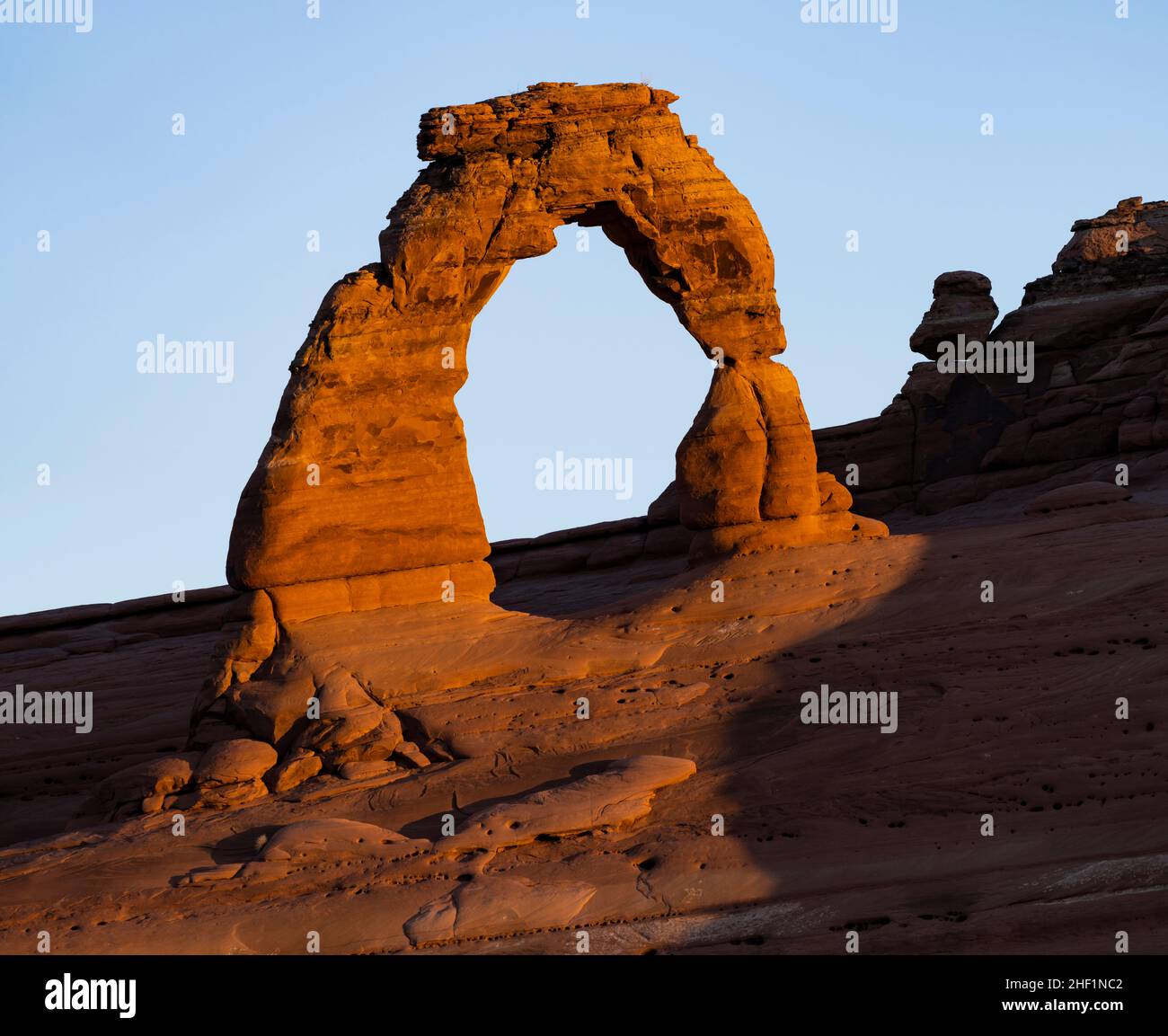 Delicate Arch in Arches National Park, seen from Upper Delicate Arch ...