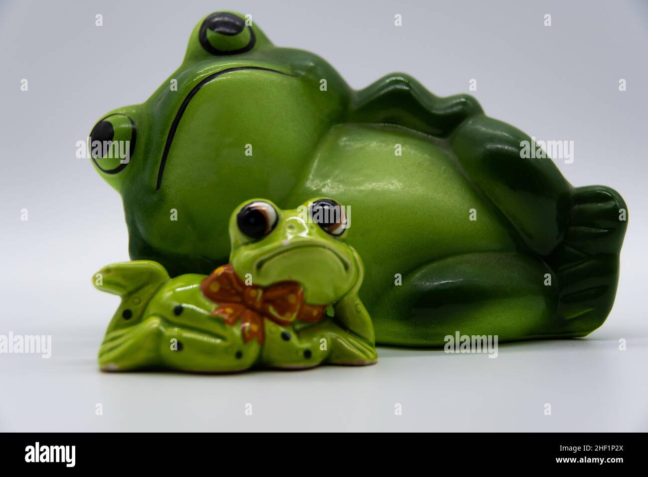 Plastic frogs hi-res stock photography and images - Alamy