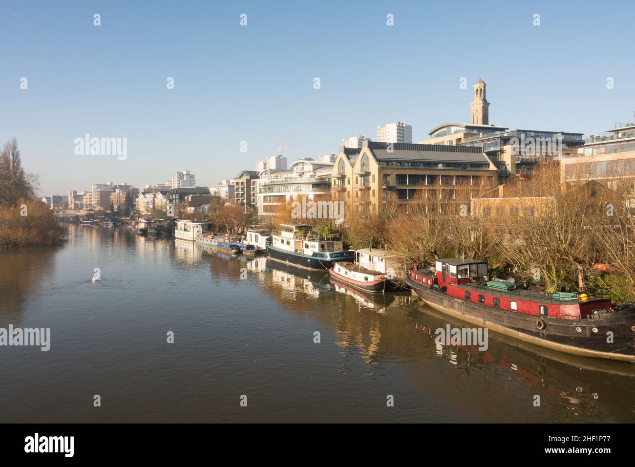 Houseboats on the River Thames with the new Kew Bridge Road housing ...