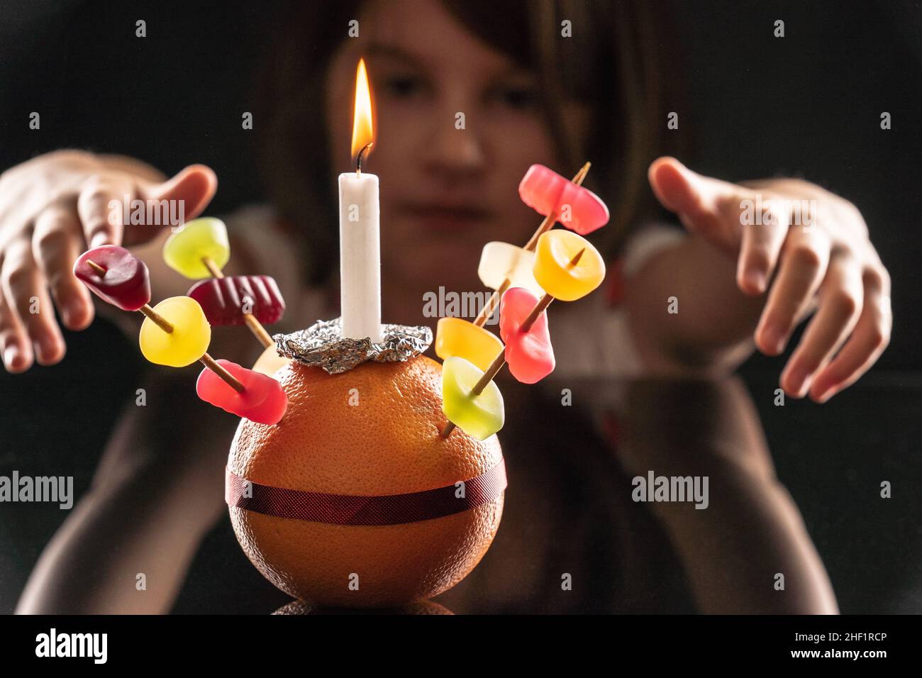 Christingle hi-res stock photography and images - Alamy