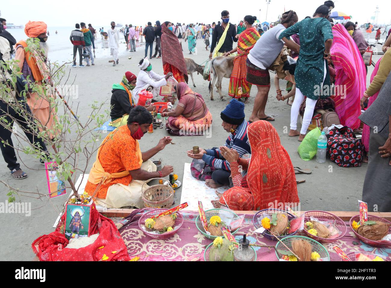 Kolkata, West Bengal, India. 13th Jan, 2022. Pilgrims perform rituals ...