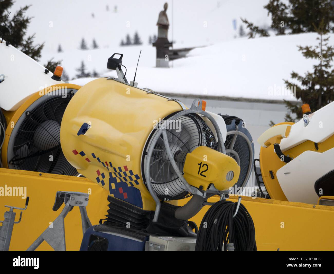 snow machine cannon snowmaker gun detail Stock Photo - Alamy