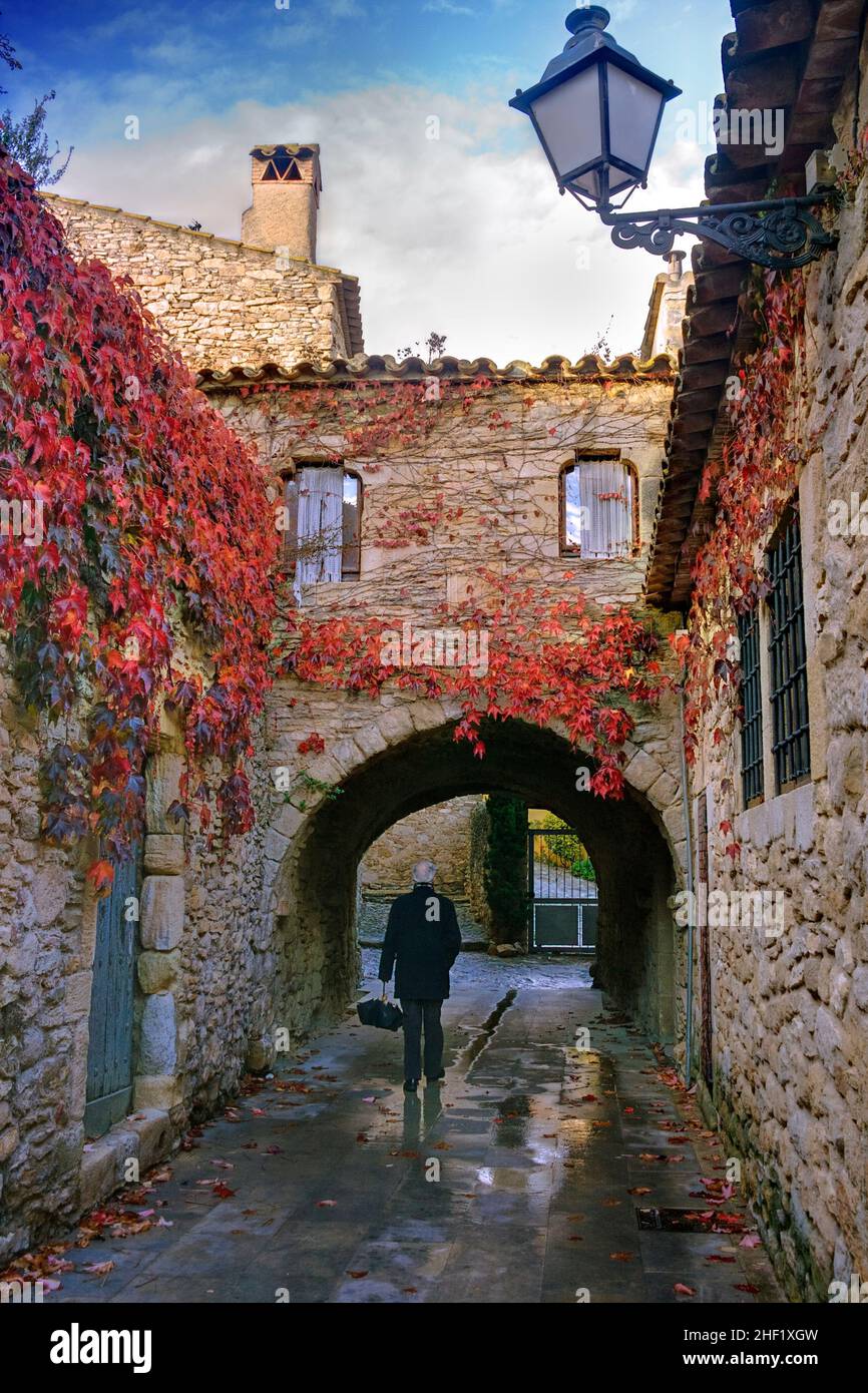 Peratallada street hi-res stock photography and images - Alamy