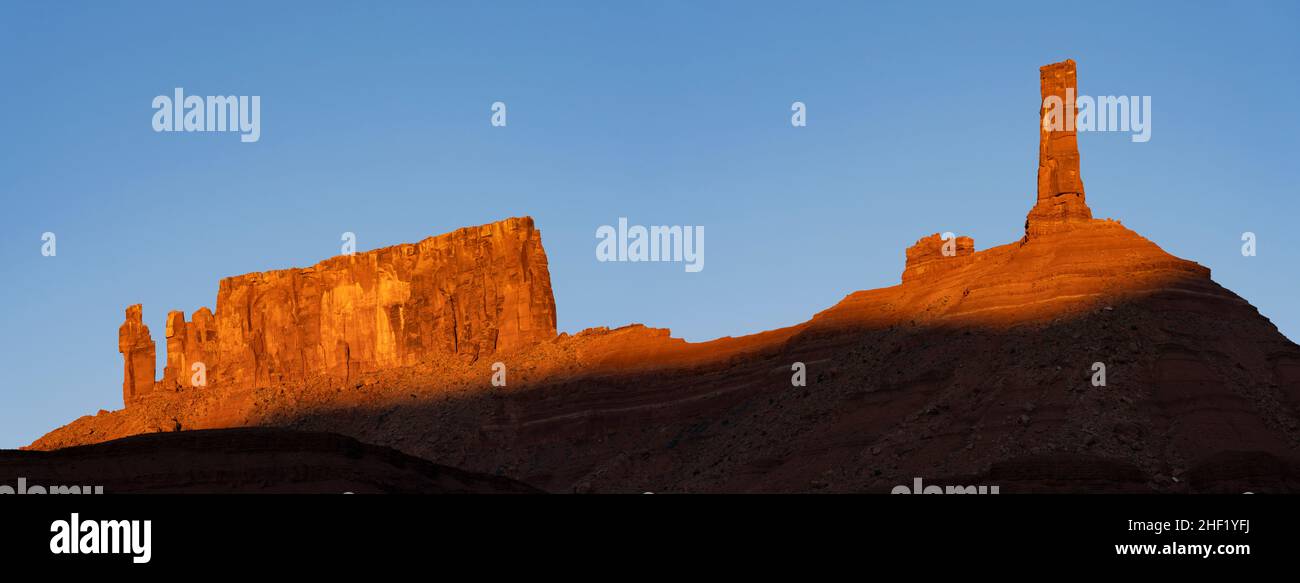 Castleton Tower and The Rectory, seen just before sunset Stock Photo ...