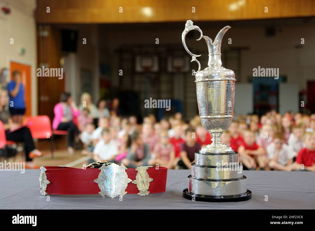 Seniors primary school hi-res stock photography and images - Alamy