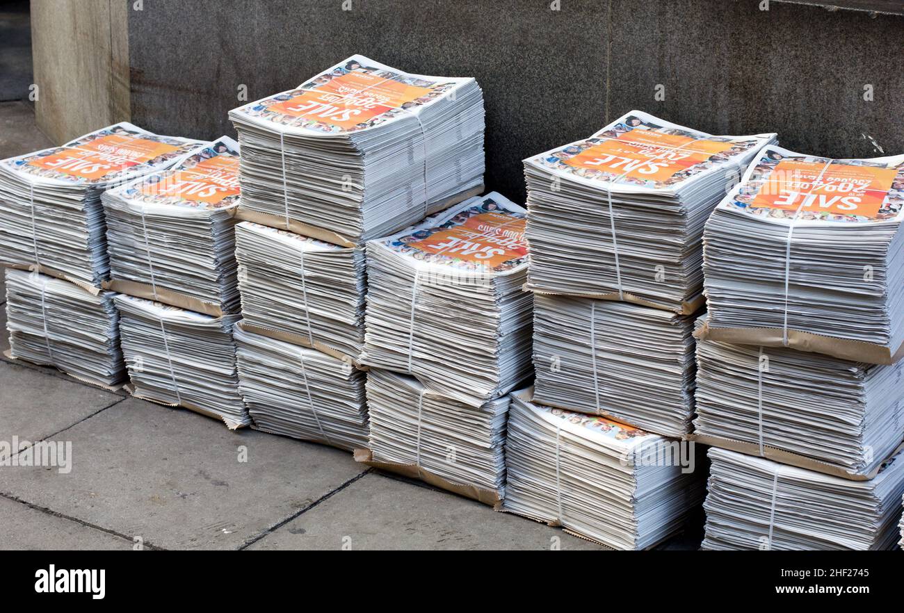 Stacks of Evening Standard free evening newspaper in London Stock Photo ...