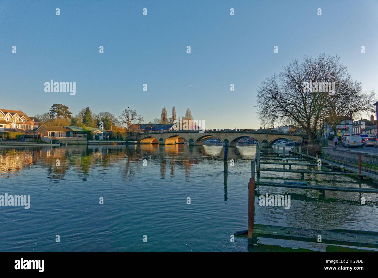 View of Bridge Over the River Thames at Henley-on-Thames Stock Photo ...