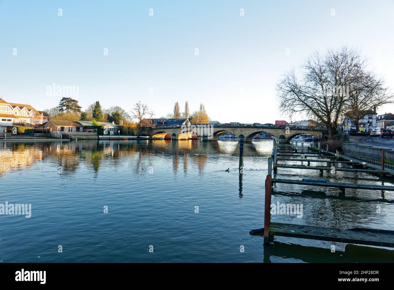View of Bridge Over the River Thames at Henley-on-Thames Stock Photo ...