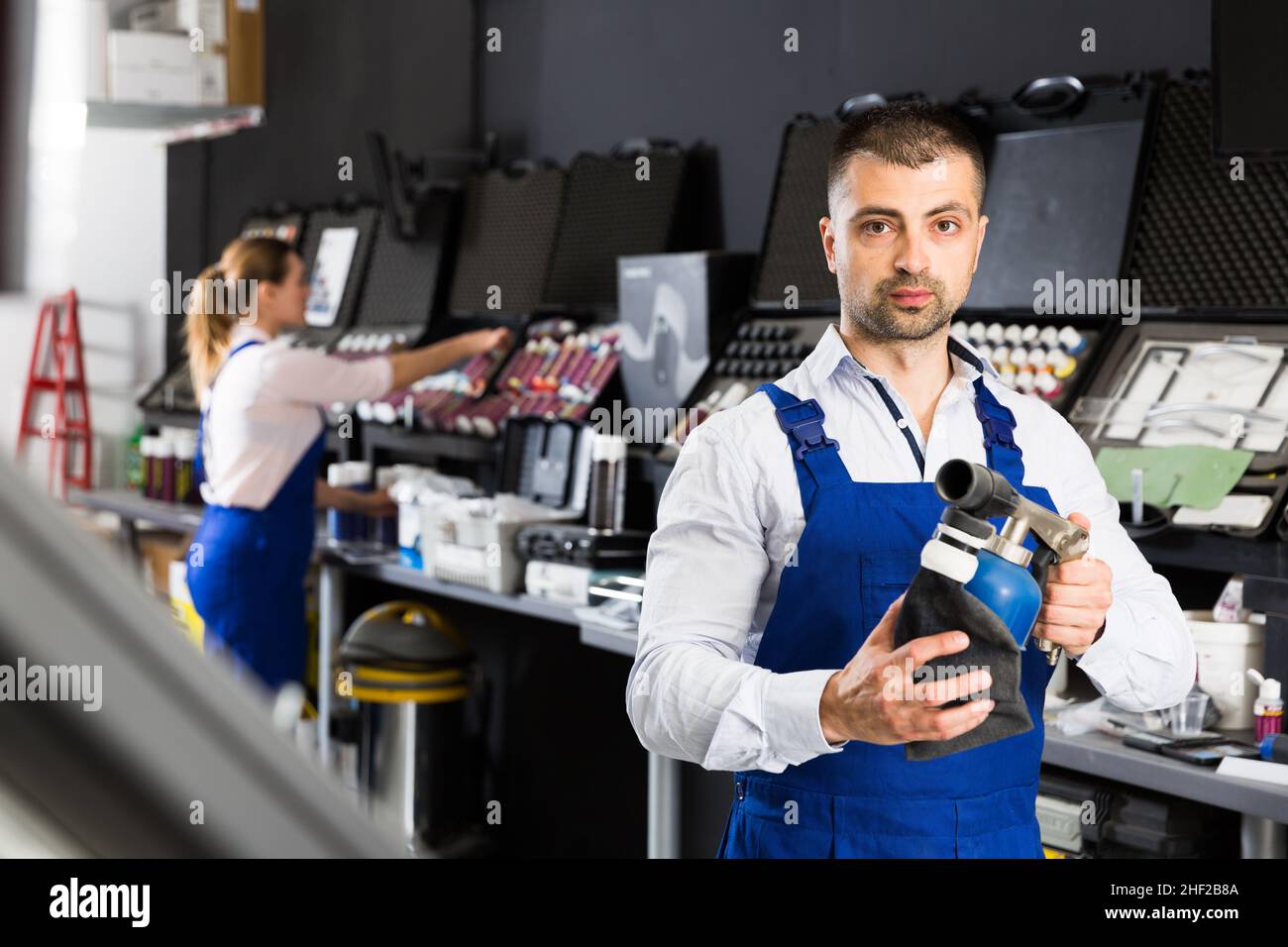 Auto mechanic worker painting hi-res stock photography and images - Alamy