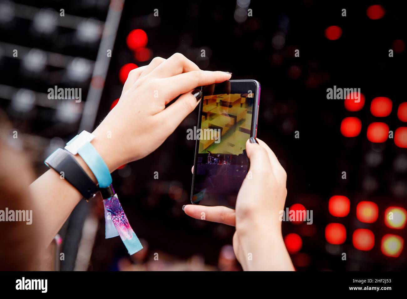 Filming concert on mobile hi-res stock photography and images - Alamy