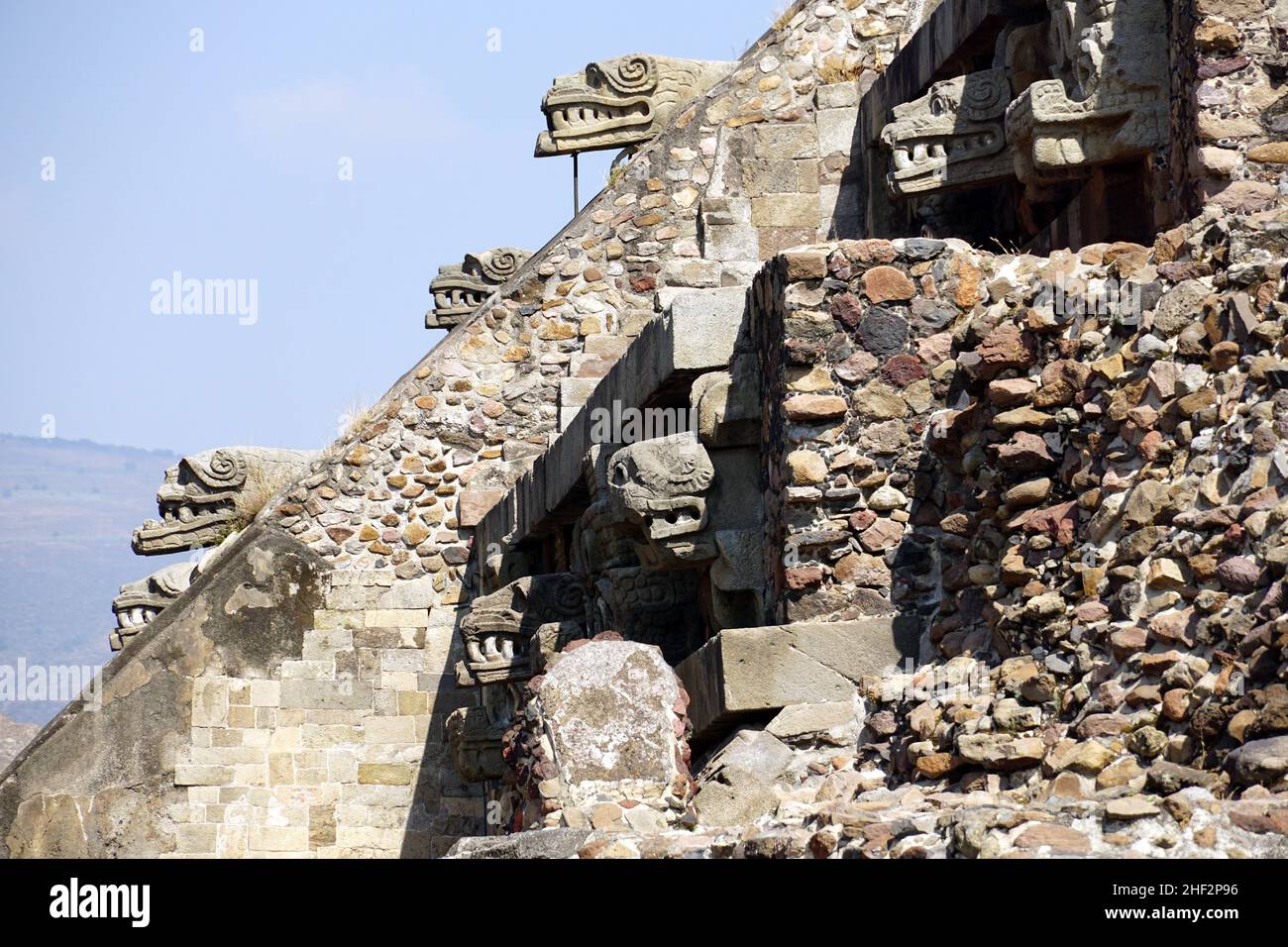 Pirámide de serpiente emplumada hi-res stock photography and images - Alamy