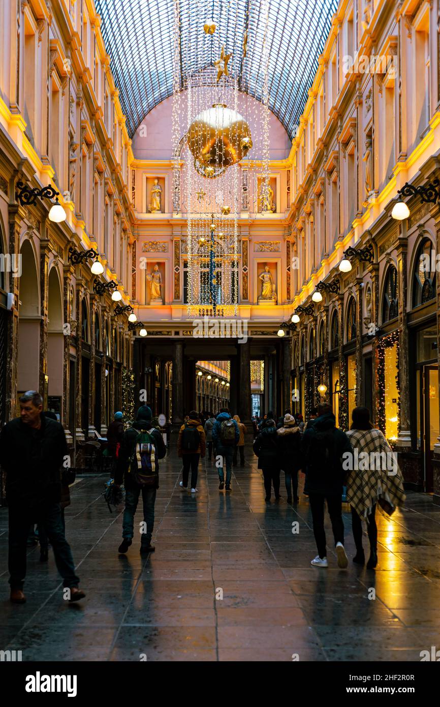 Historic architecture shopping mall of Galerie de la Reine, Brussel ...