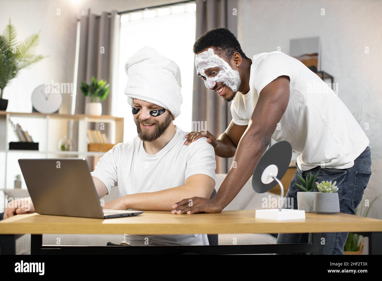 Male gay face facial hi-res stock photography and images - Alamy