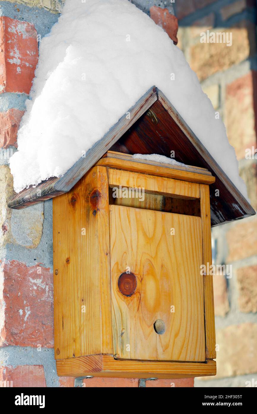 wooden mailbox covered with snow close up photo Stock Photo - Alamy