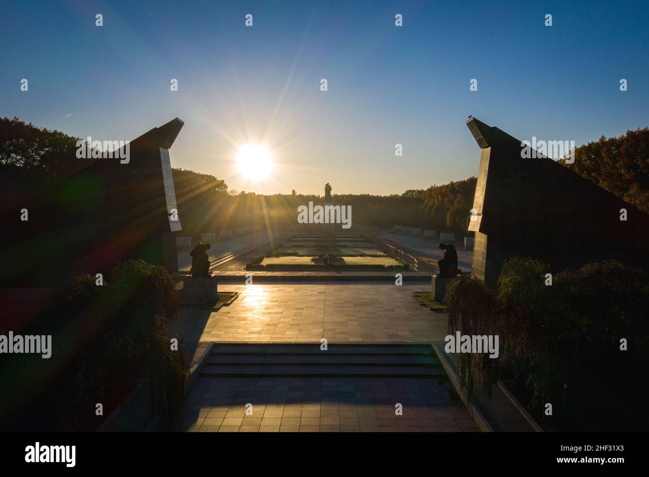 sunrise over soviet war monument in berlin treptower park Stock Photo ...