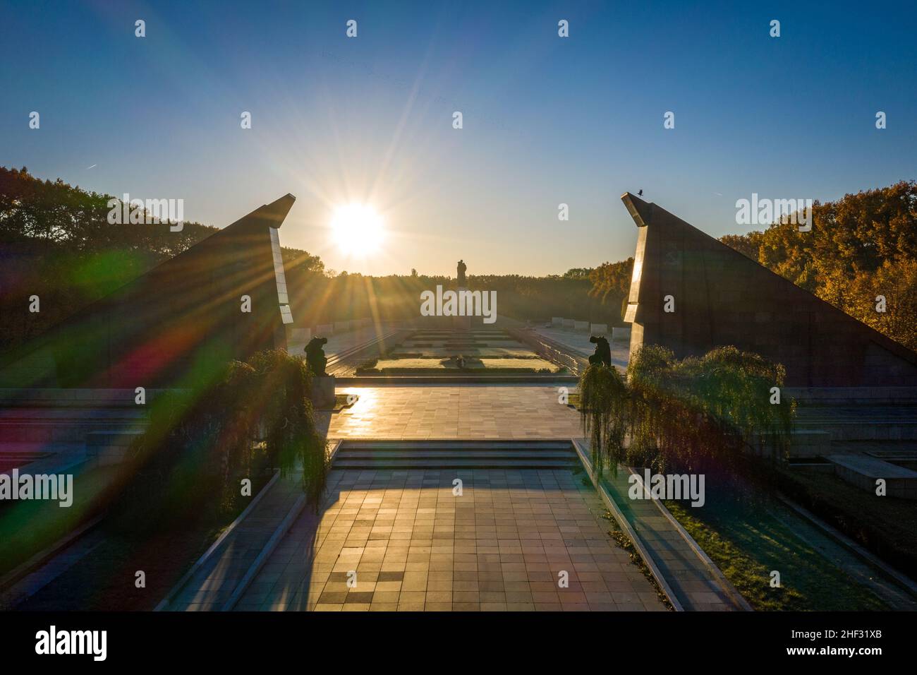 sunrise over soviet war monument in berlin treptower park Stock Photo ...