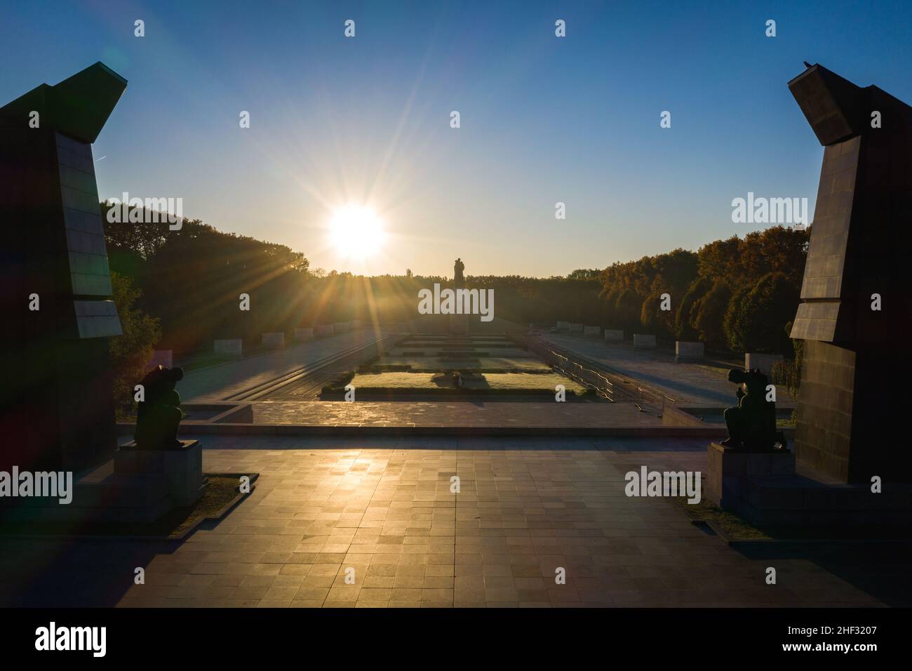sunrise over soviet war monument in berlin treptower park Stock Photo ...