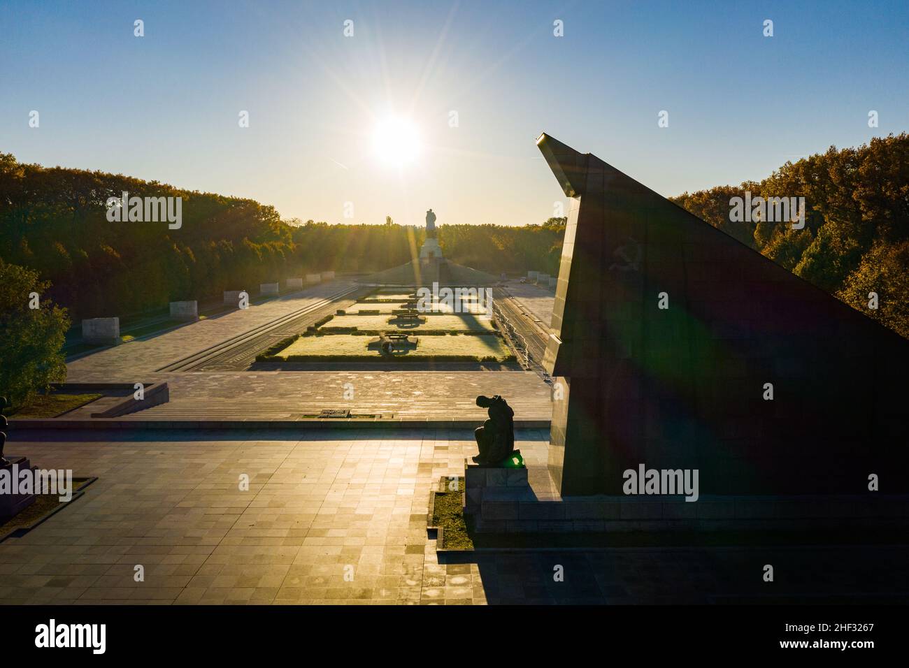 sunrise over soviet war monument in berlin treptower park Stock Photo ...